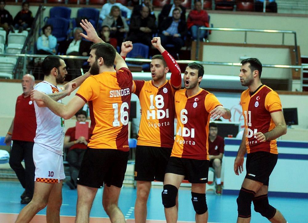 Aslan kükredi: 3-1 - Son dakika Voleybol haberleri - Fotomaç
